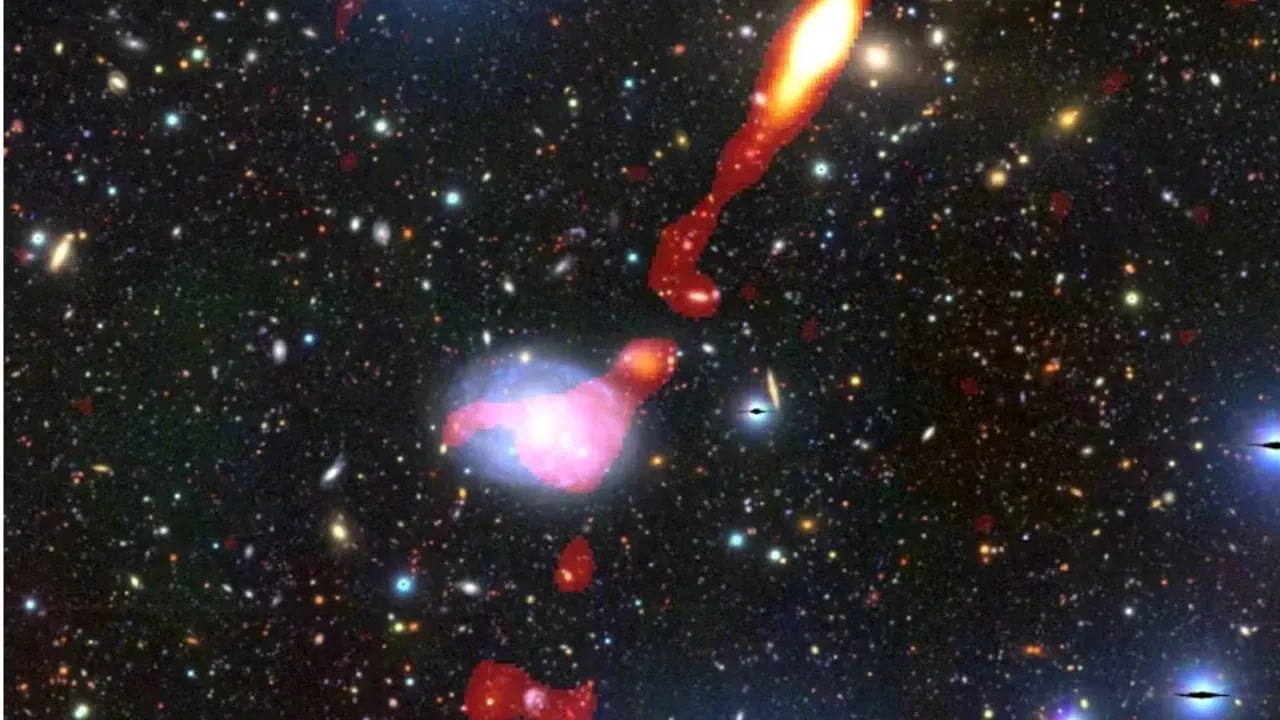 Астрономи відкрили рідкісну радіогалактику, що у 30 разів більша за ...