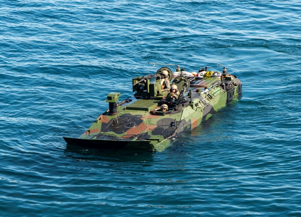 Американські розробники представили новий військовий всюдихід-амфібію ...