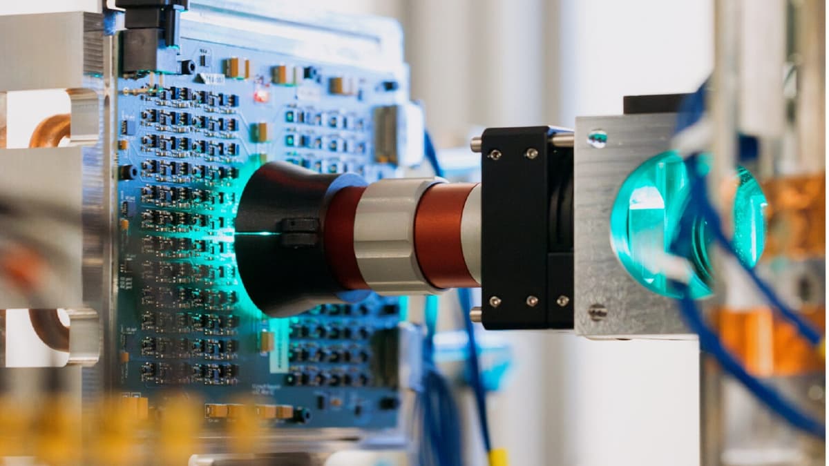 Microsoft представила революційний суперкомп'ютер, що працює на енергії світла - NoWorries