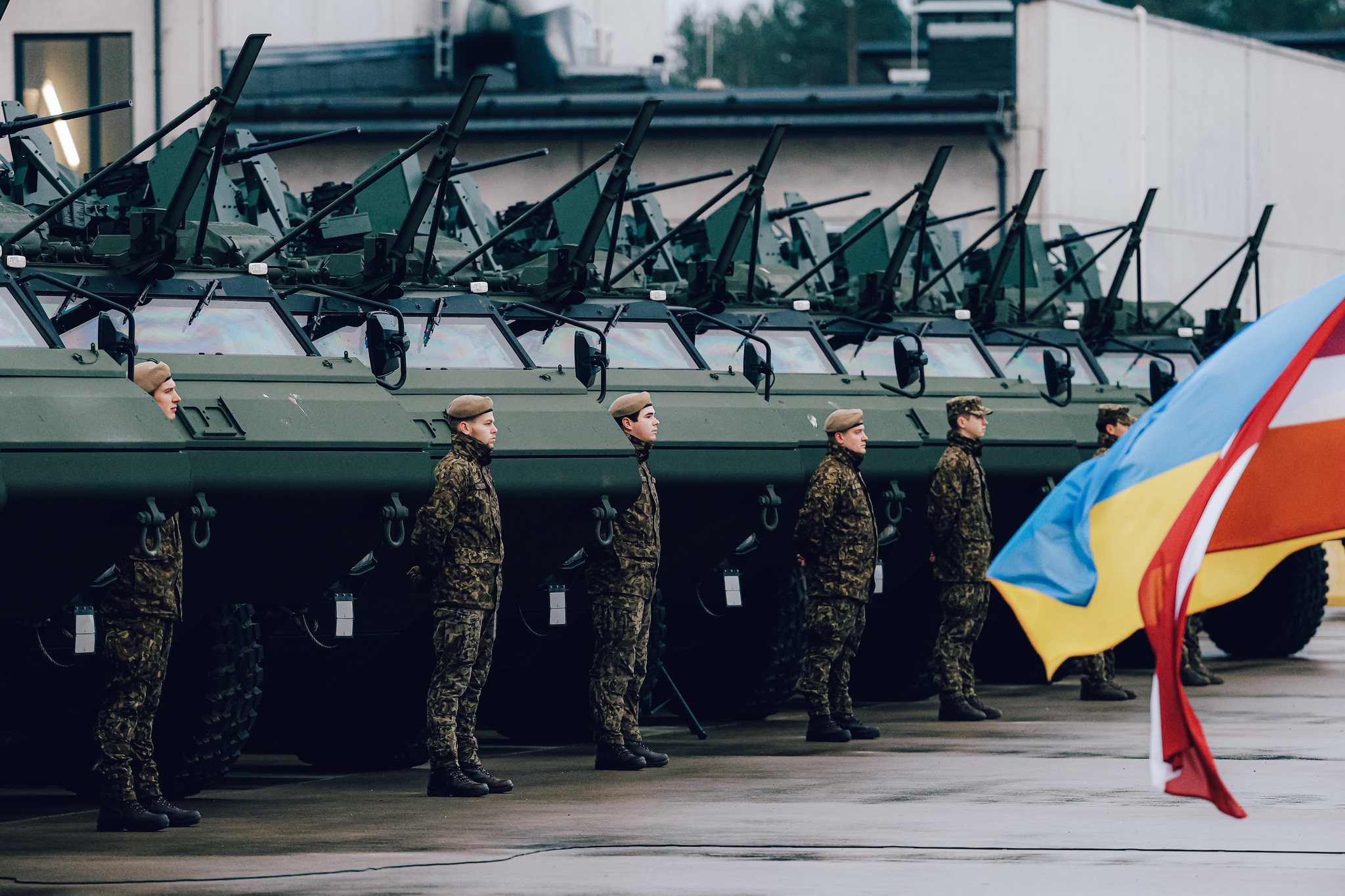 Розкриті технічні характеристики фінських брьоньованих панцерників Patria 6×6, які отримала ...